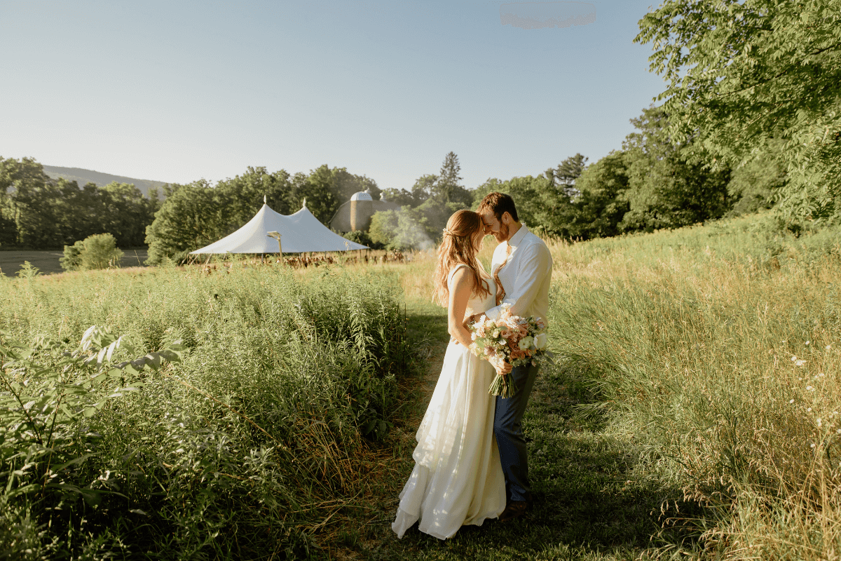 A Seasonal Celebration: Samantha and Erik's Wedding at Taconic Ridge ...