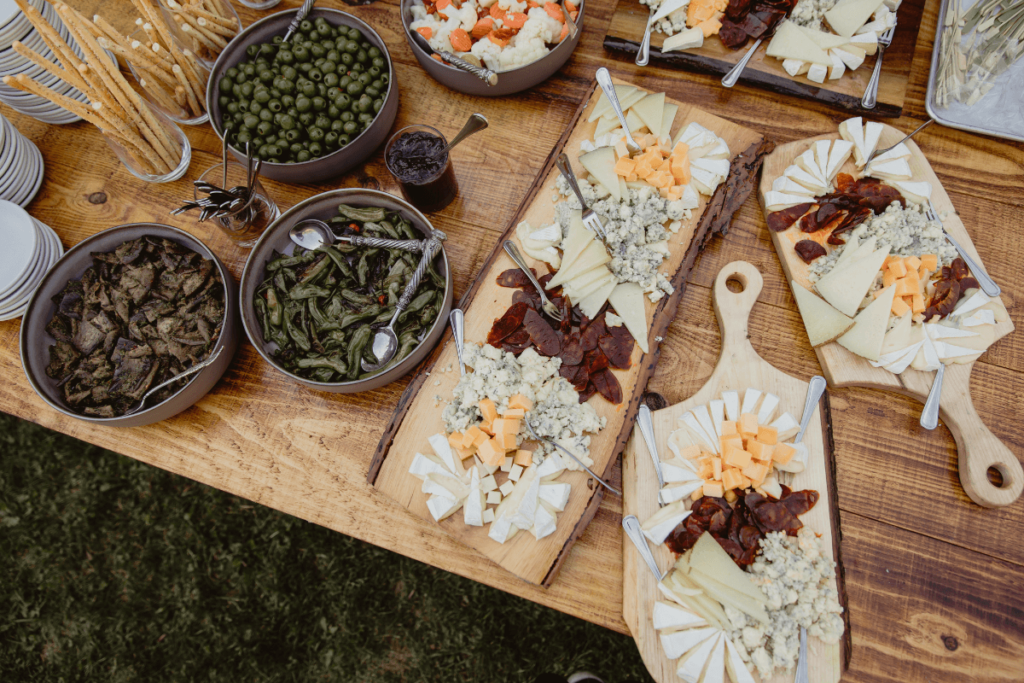 A Seasonal Celebration: Samantha and Erik's Wedding at Taconic Ridge ...