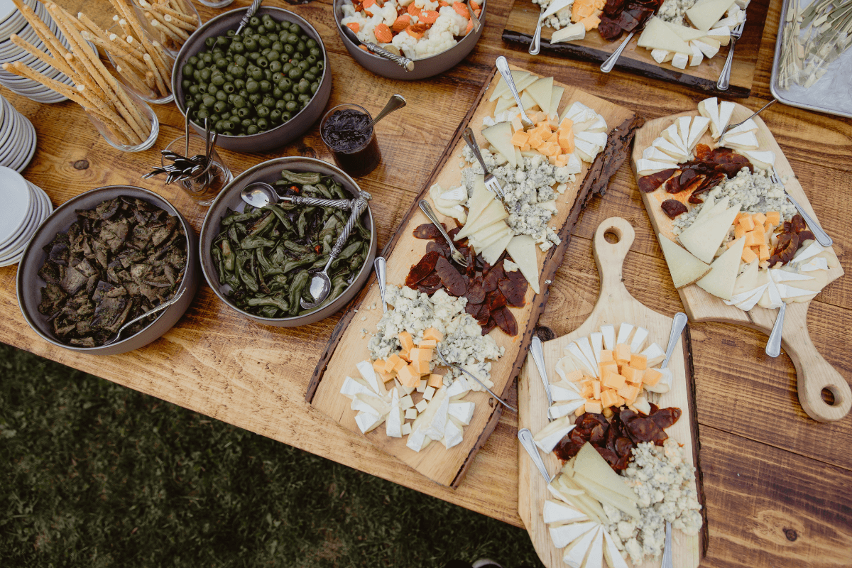 A Seasonal Celebration: Samantha and Erik's Wedding at Taconic Ridge ...